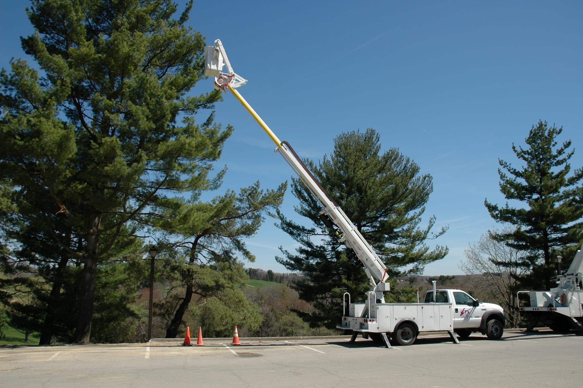 AERIAL & DIGGER DERRICK TRUCKS